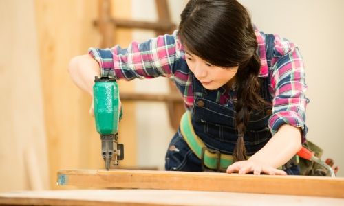 HOW TO USE A FRAMING NAILER? - Tools Mirror